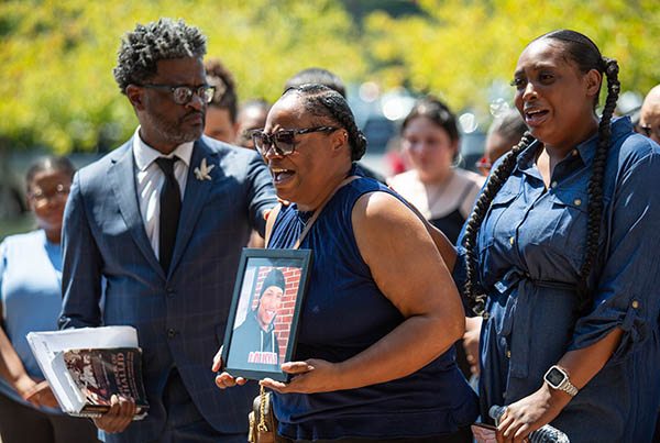 ‘WE WANT THE TRUTH:’ Family of Kentucky man who died during police ...